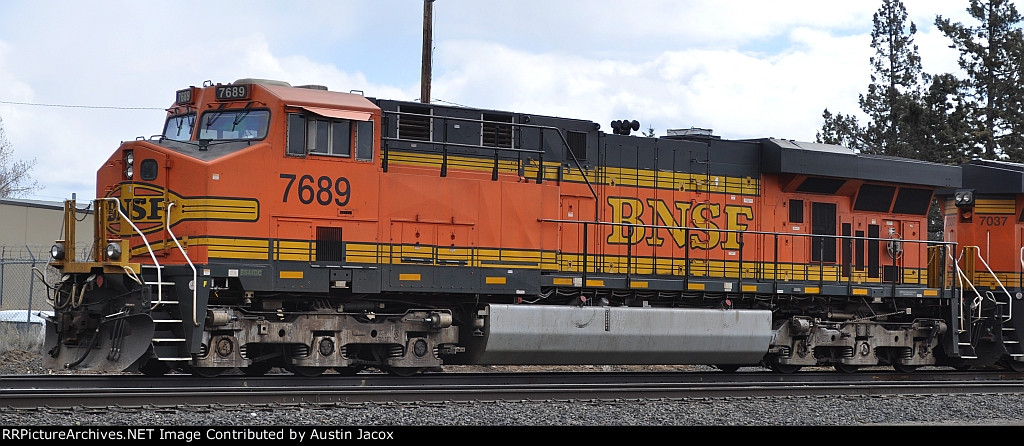 BNSF 7689